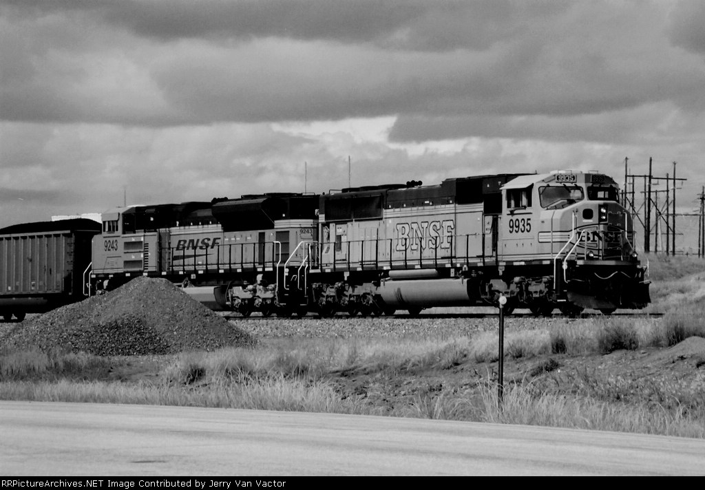 BNSF 9935 & 9243 headed for Newcastle and points east